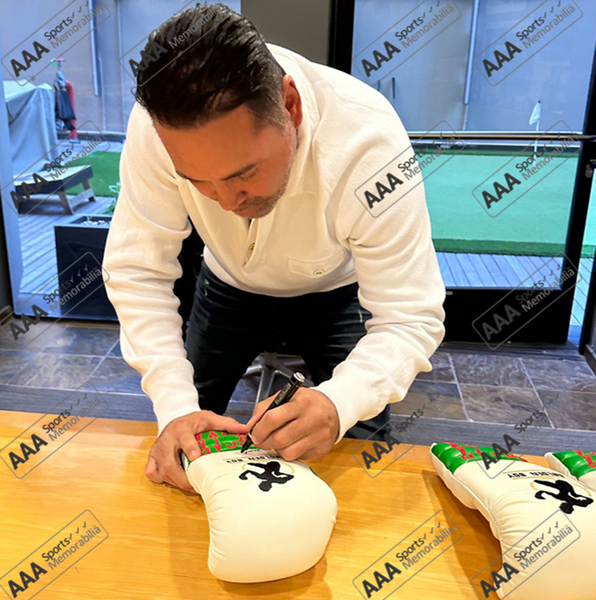 Oscar De La Hoya Signed 'GOLDEN BOY' Mexico Boxing Glove In Deluxe Acr ...